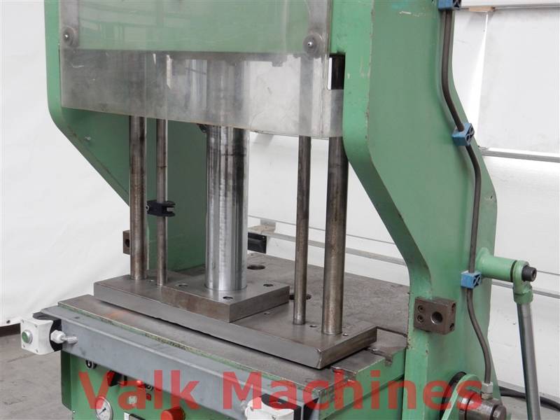 Te koop: Gebruikte Hydraulische Multiplus-pers Sab 20 ton