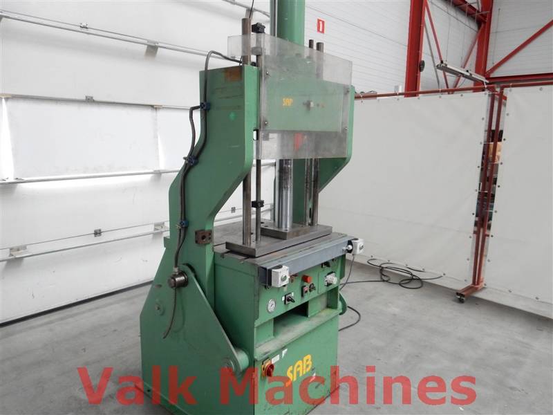 Te koop: Gebruikte Hydraulische Multiplus-pers Sab 20 ton